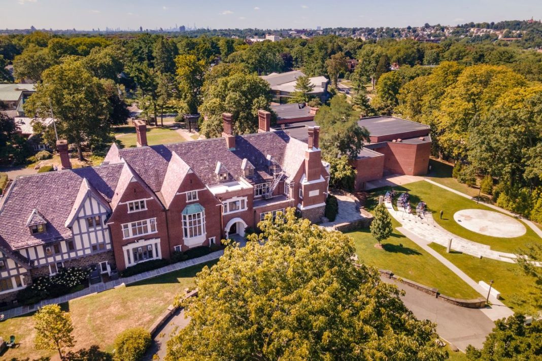 Sarah Lawrence Expands Lifelong Learning With New Initiatives